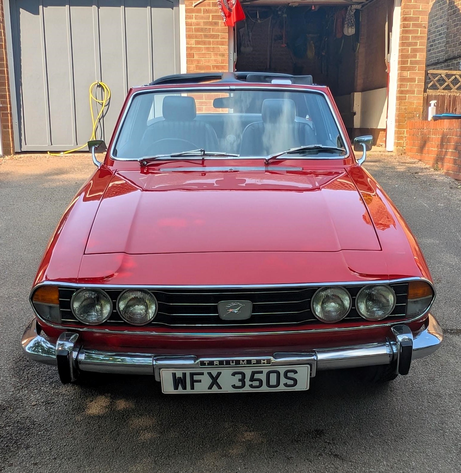 Car Sales Noticeboard :: Triumph Stags :: 1977 Ferrari Rosso Red ...